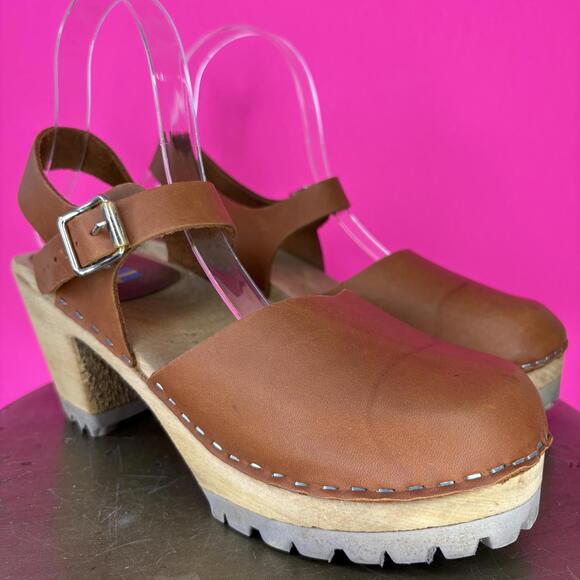 MIA | Shoes | Mia Abba Leather Lug Sole Wood Heel Closed Toe Clog ...